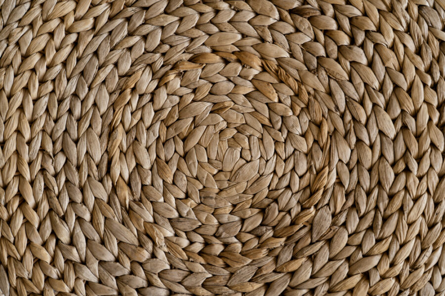 Tendances déco : le renouveau du tapis en osier - Maison de génie