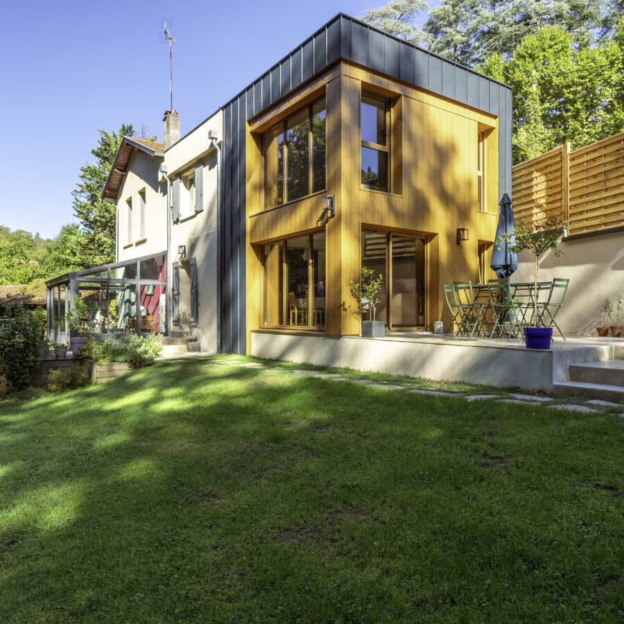 RAL 2100 : tout savoir sur cette peinture noire sablée